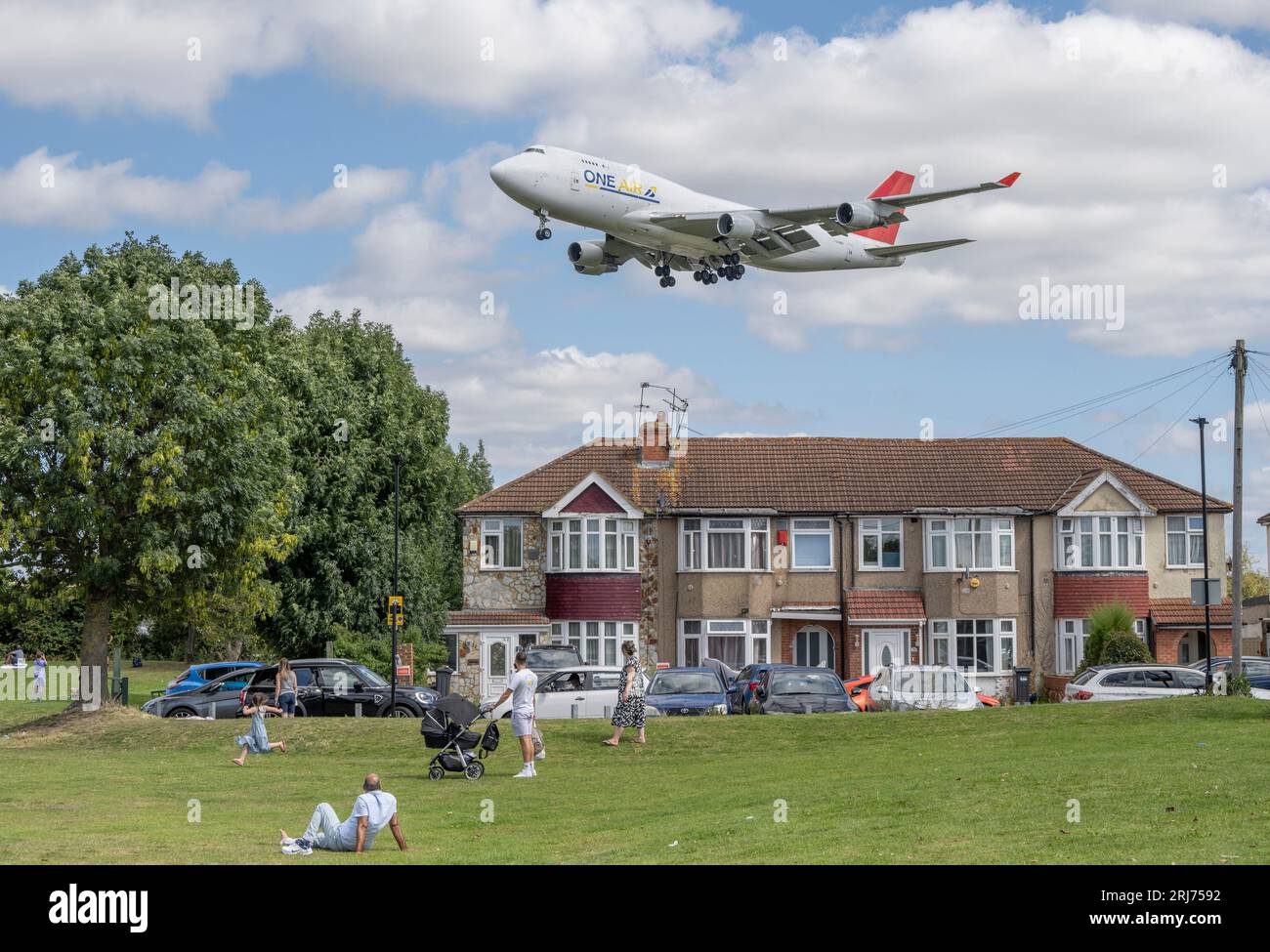 Flight arrivals hi-res stock photography and images - Alamy