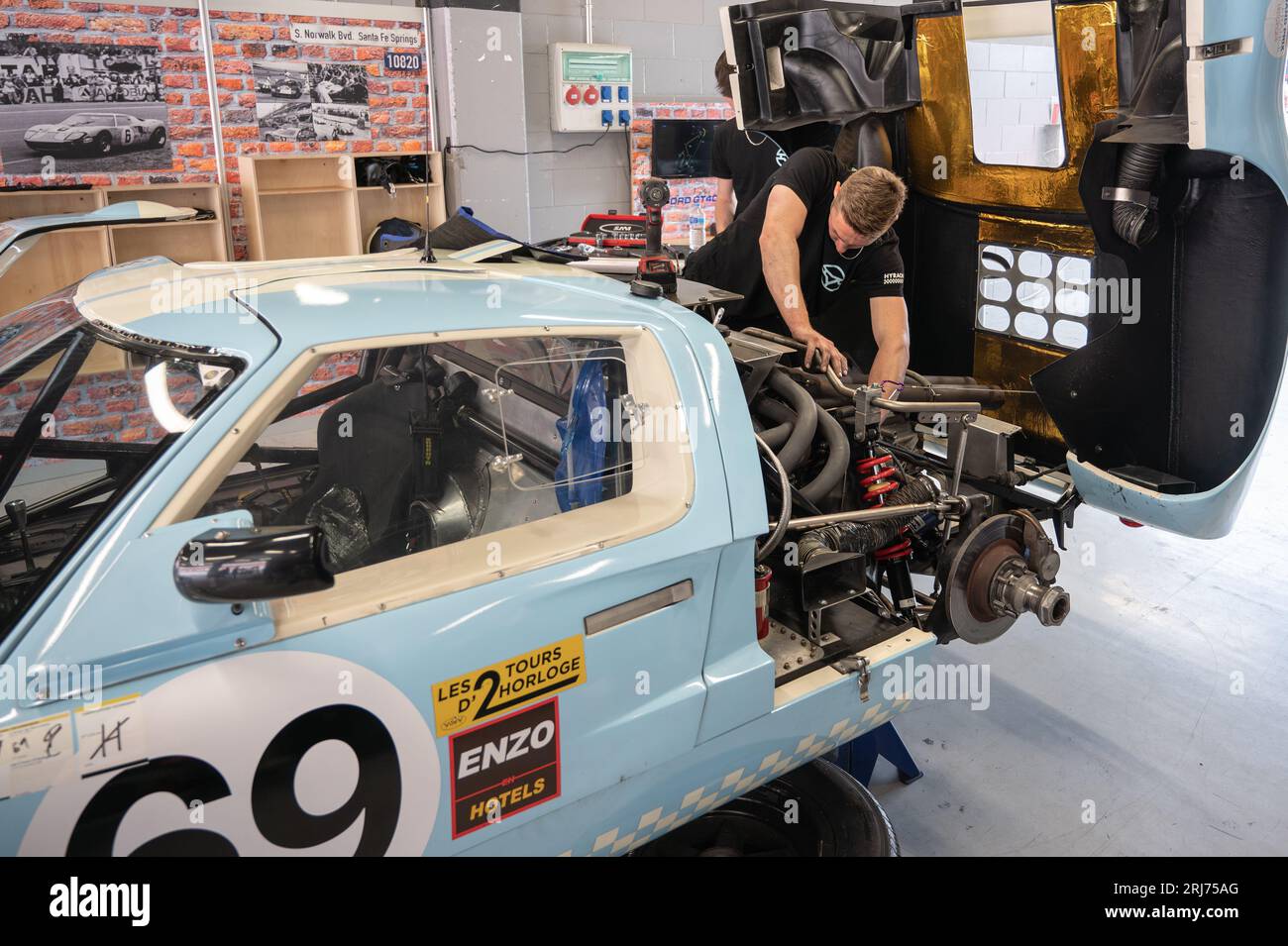 The young mechanics are preparing the classic Ford GT40 for the ...