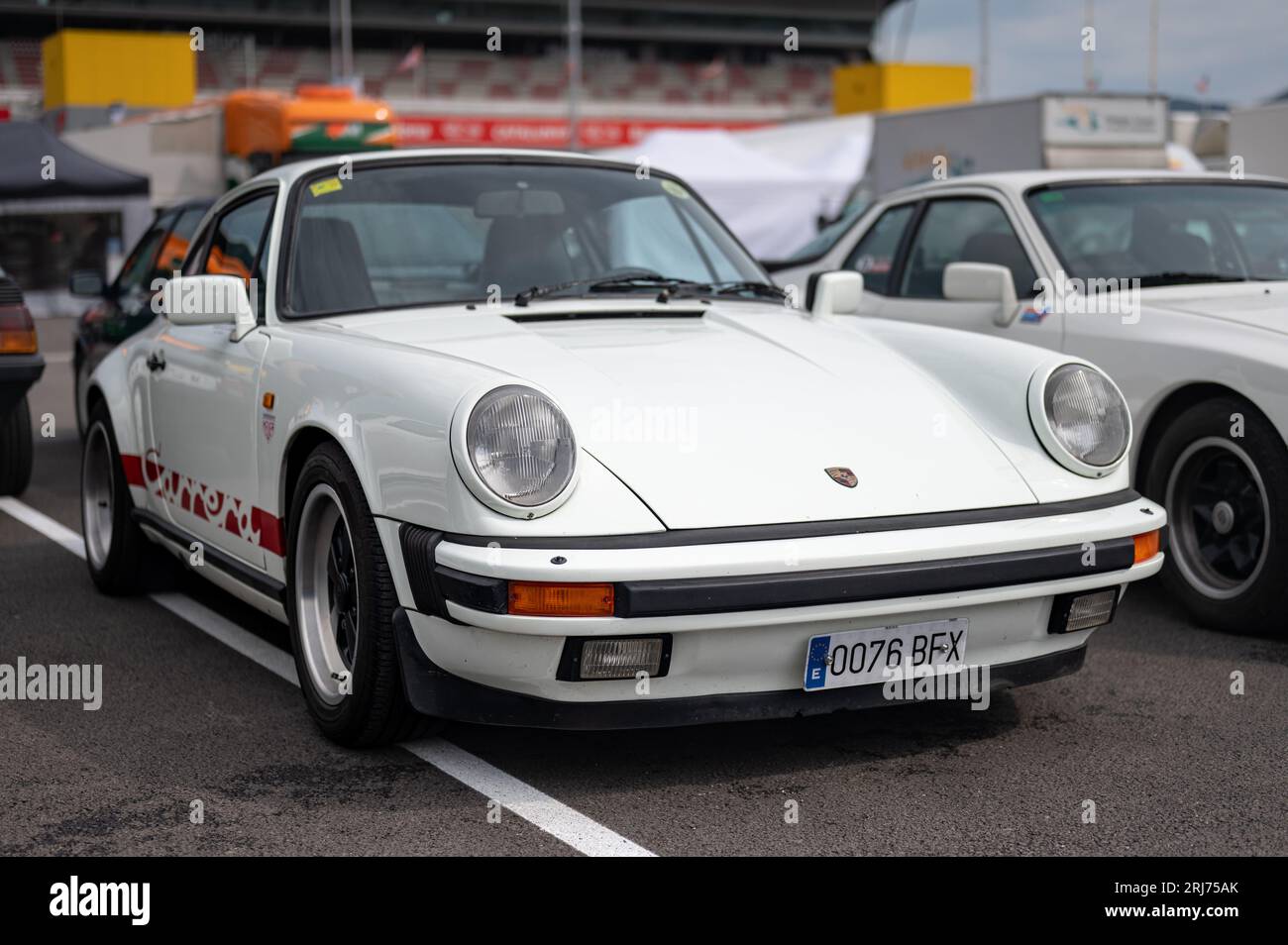 Front view of a classic white Porsche 911 Carrera 3.2 Stock Photo - Alamy