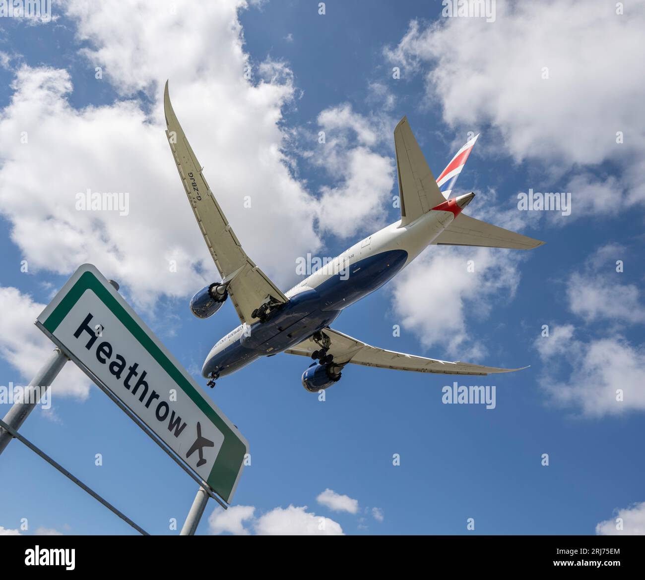 Heathrow road sign broken hi-res stock photography and images - Alamy