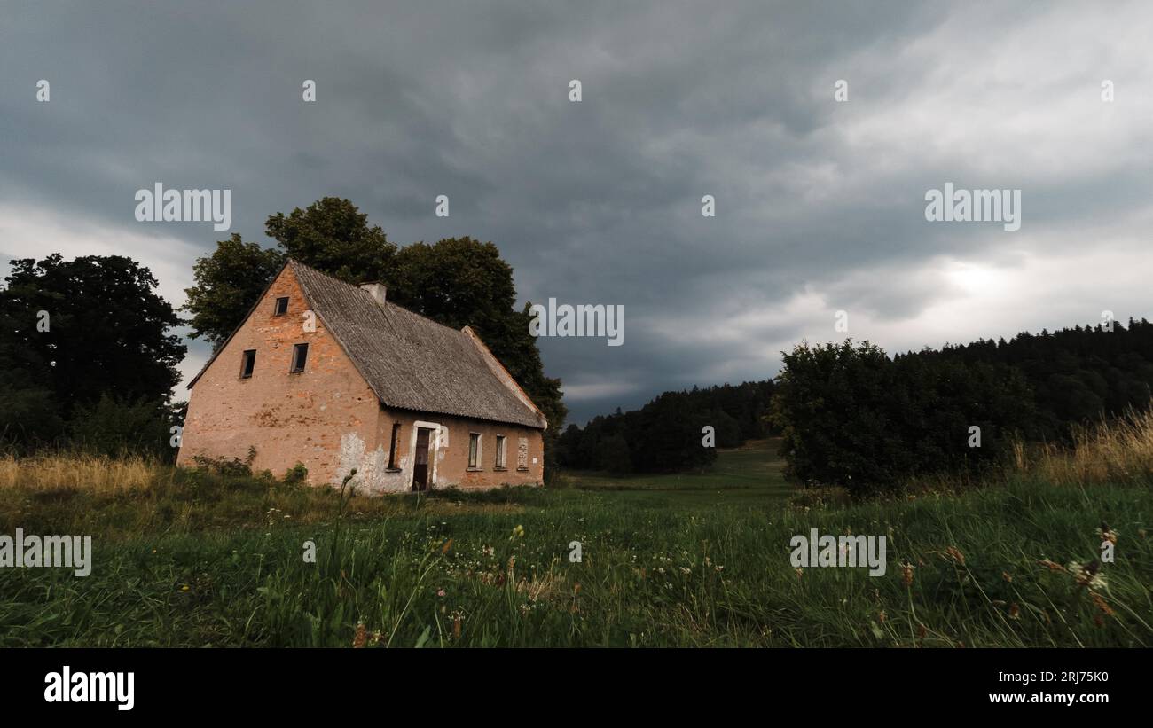 Rustic brick house thatched roof hi-res stock photography and images ...