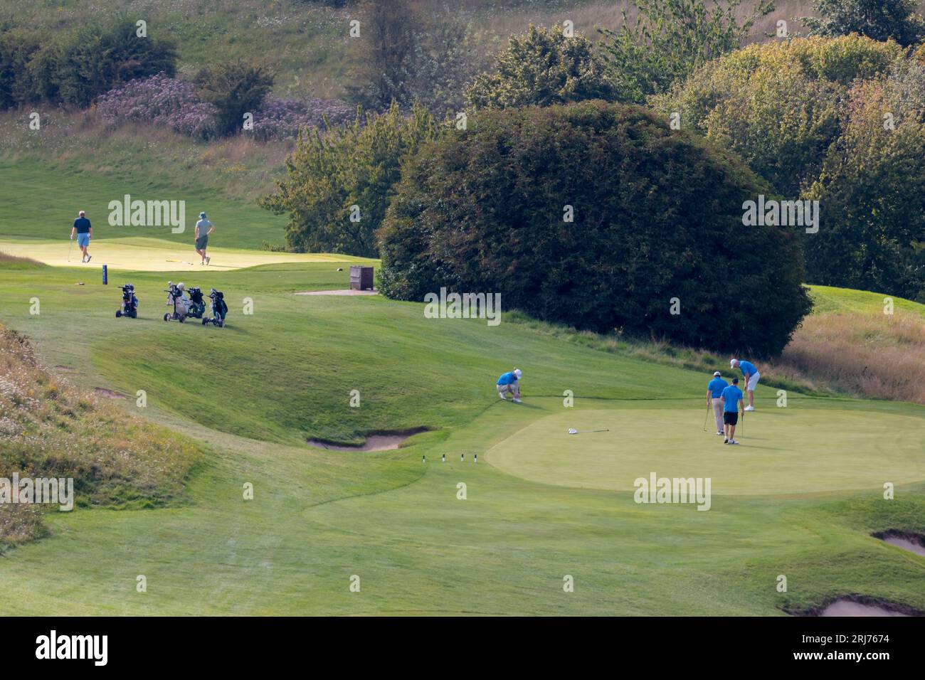 Golf bag trollys hi-res stock photography and images - Alamy