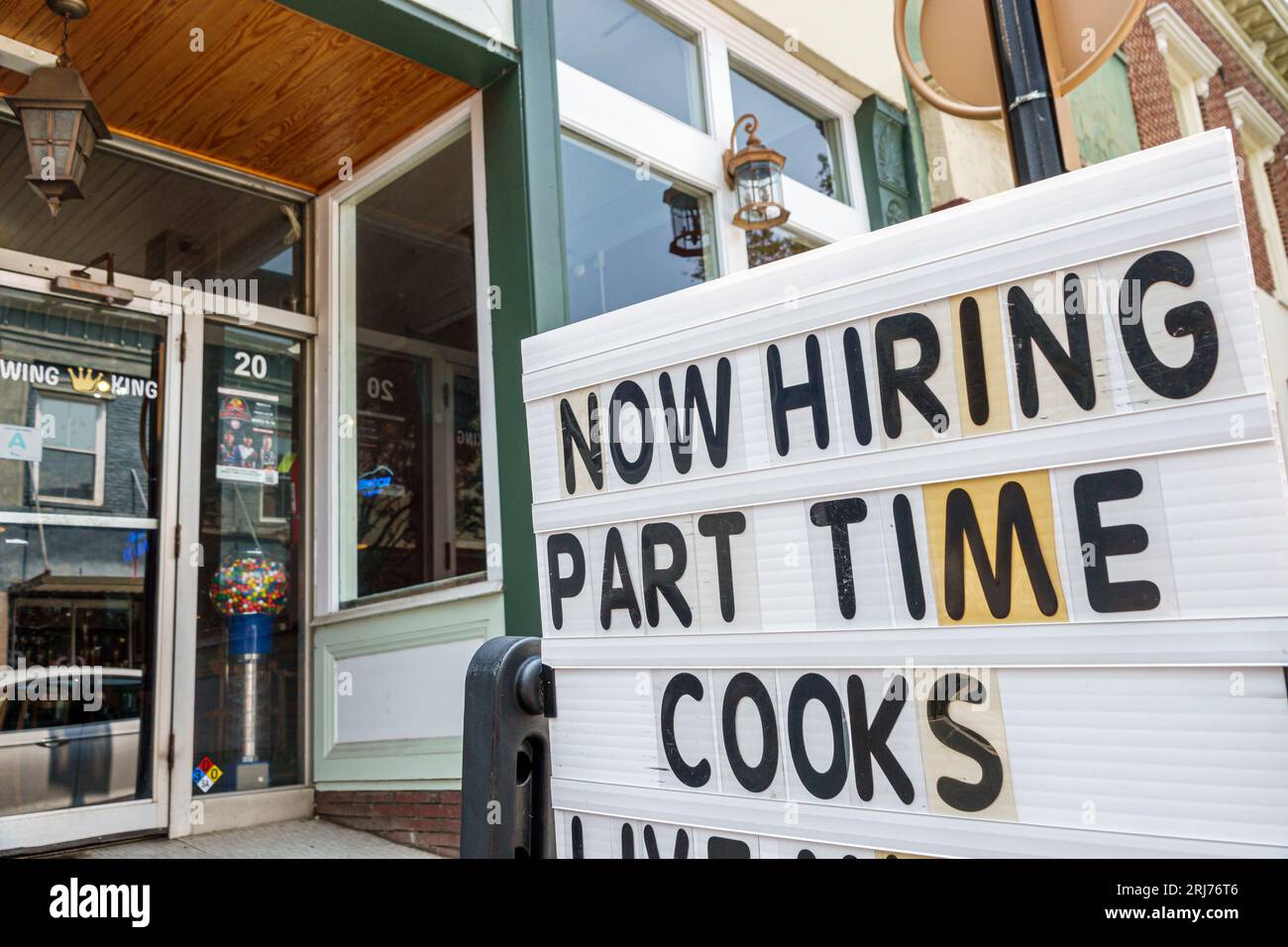 Wing king restaurant dine dining eating out hi-res stock photography ...