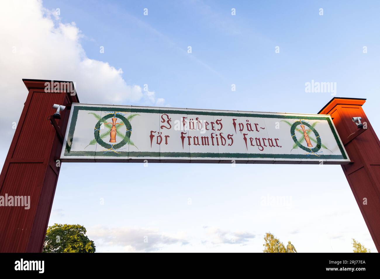 Signs for Vasaloppet (In Swedish: "I fäders spår för framtids segrar ...