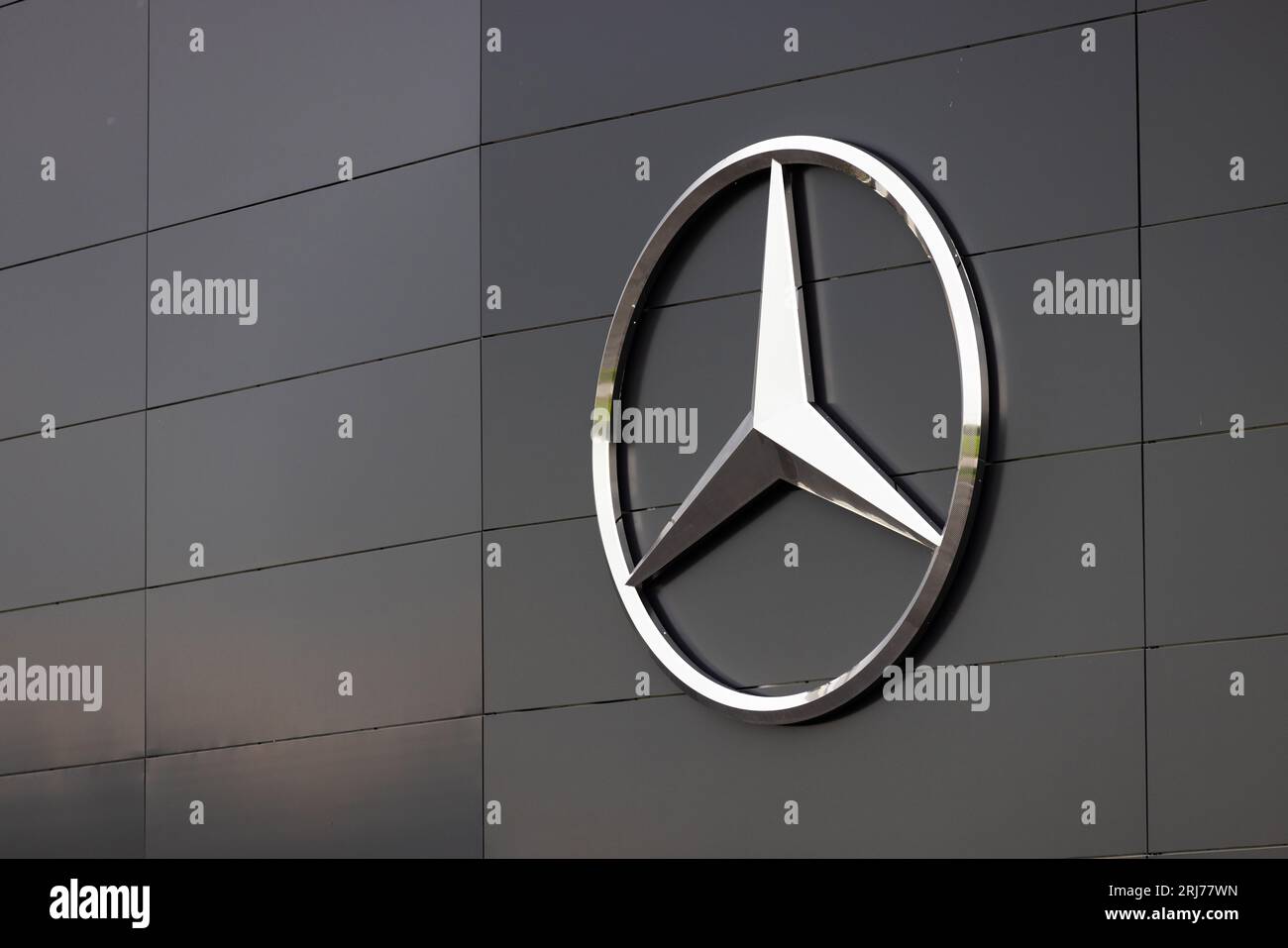 Signs and symbols, Mercedes-Benz logo Stock Photo - Alamy