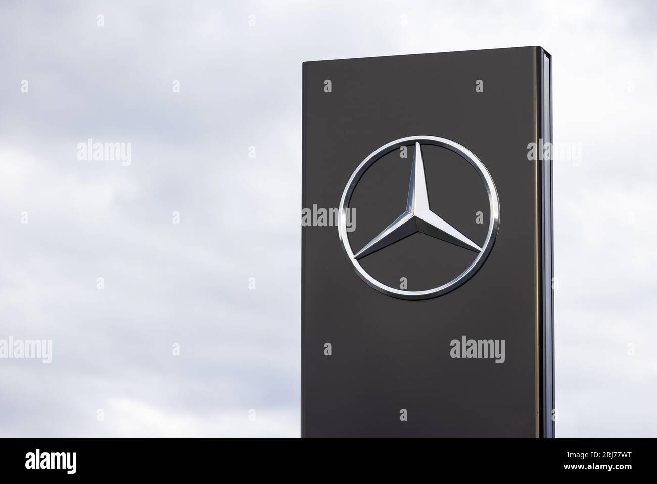 Signs and symbols, Mercedes-Benz logo Stock Photo - Alamy