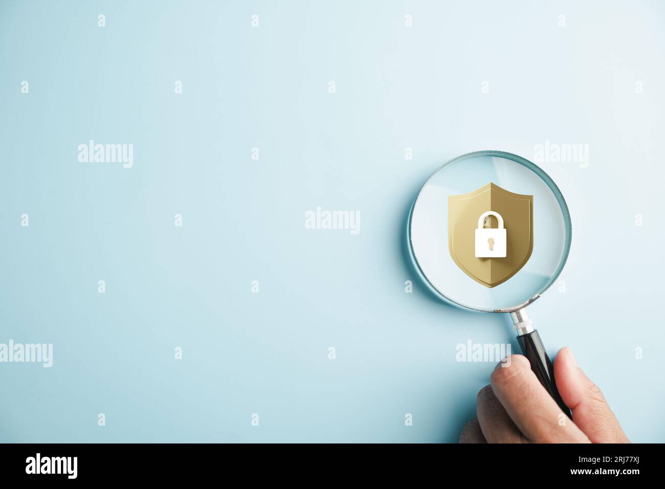 Magnifying glass padlock icon hi-res stock photography and images - Alamy