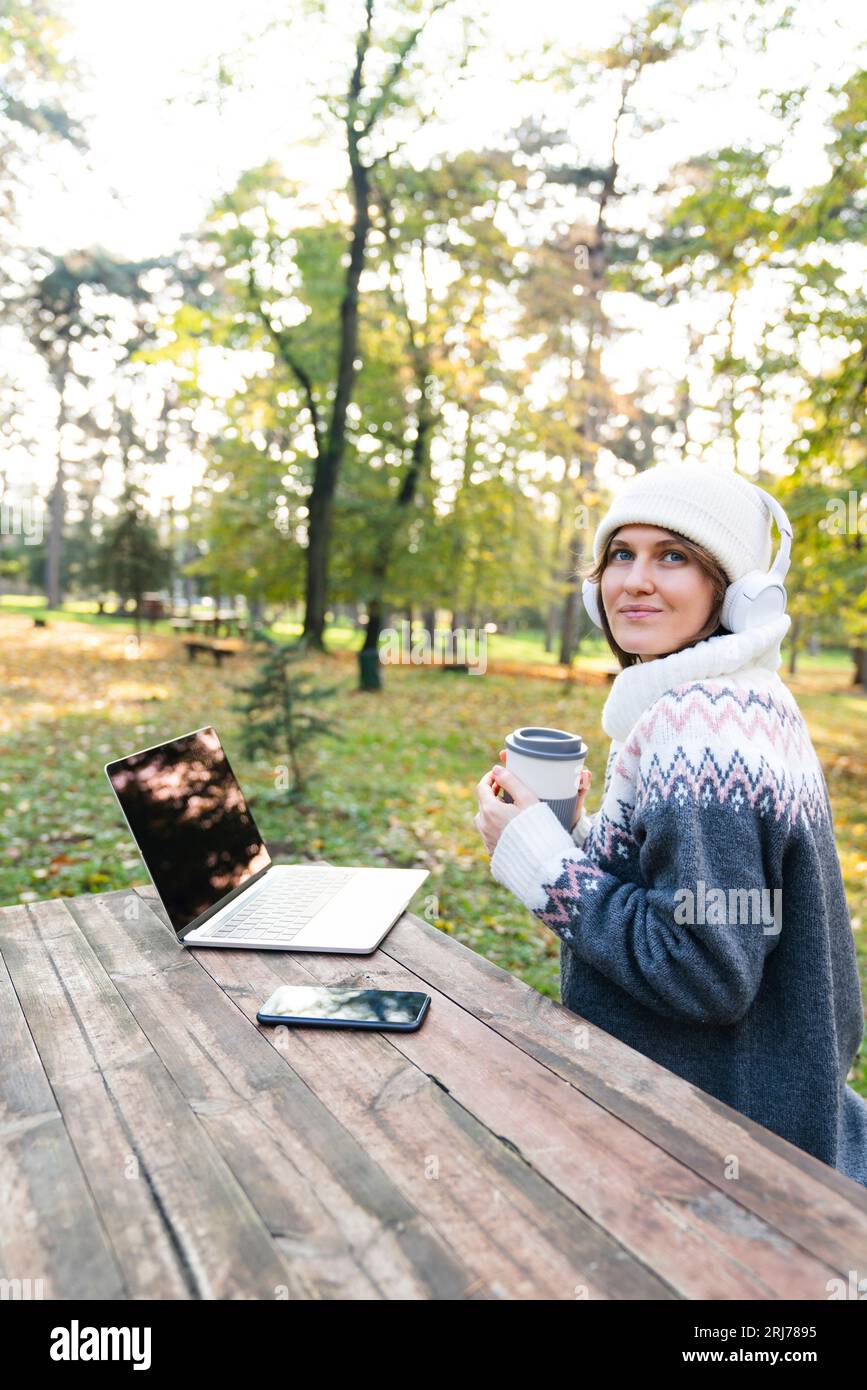 Woman typing in laptop working hi-res stock photography and images - Alamy