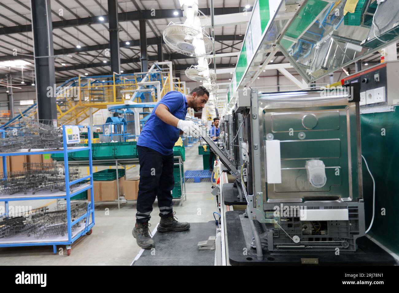 Midea appliances hi-res stock photography and images - Alamy