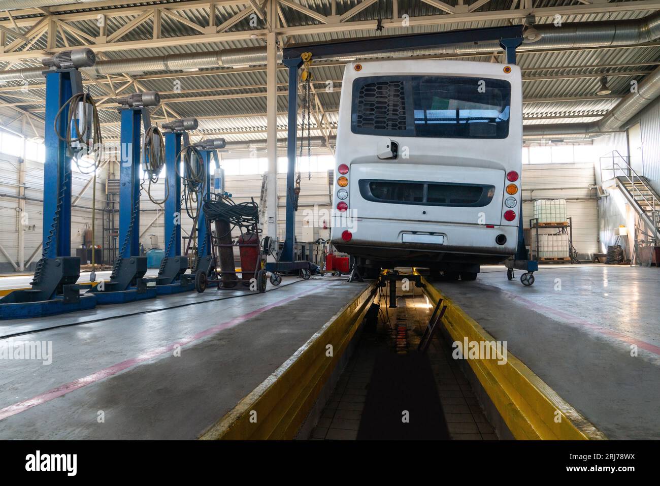 Bus repair hi-res stock photography and images - Alamy