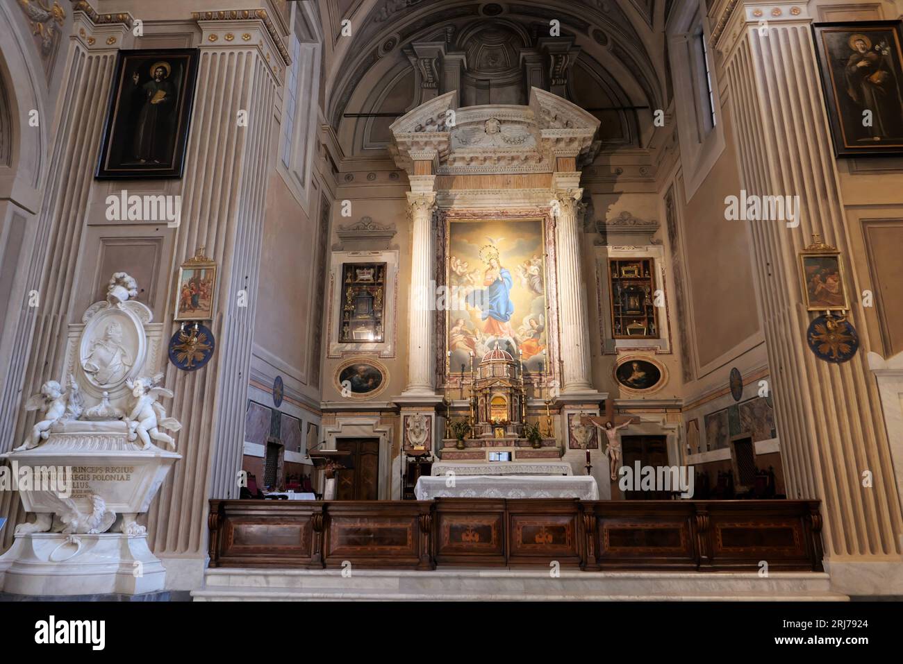 THE CENTRAL ALTAR OF THE CHURCH OF THE IMMACULATE CONCEPTION OF THE BLESSED VIRGIN MARY Stock ...