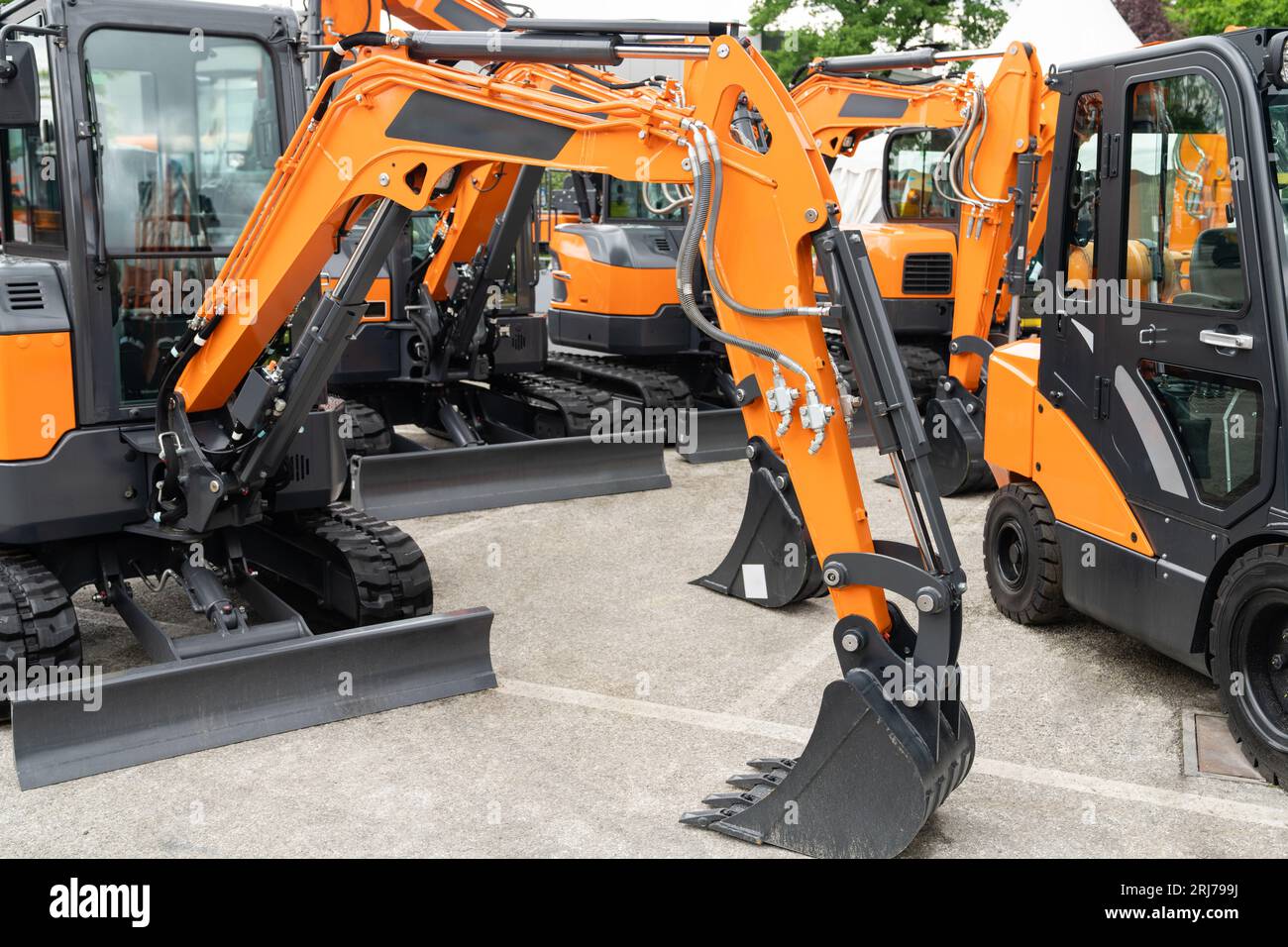 Fleet of yellow construction machines Stock Photo - Alamy