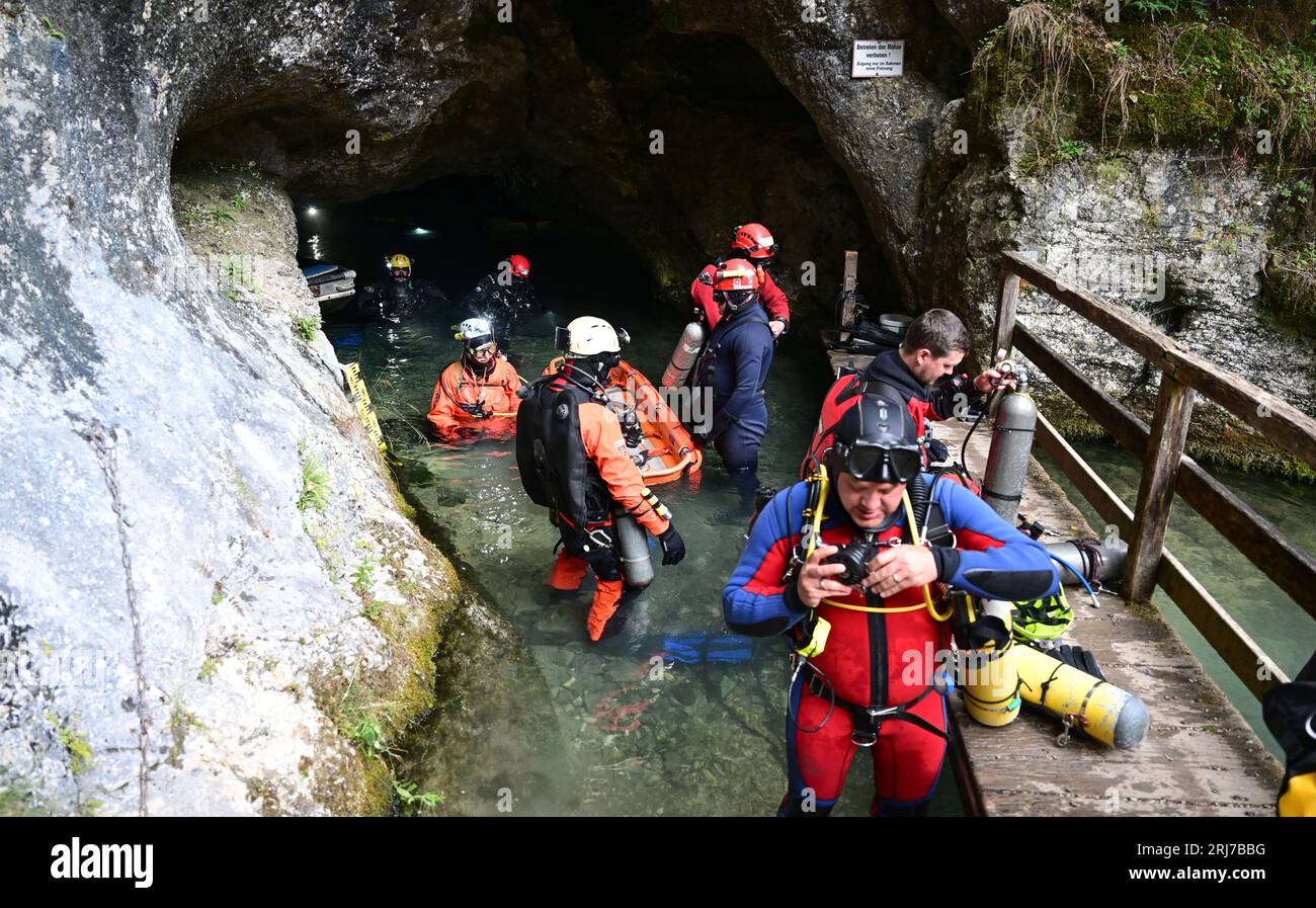 Hayingen, Germany. 21st Aug, 2023. A cave rescue team from Malteser ...