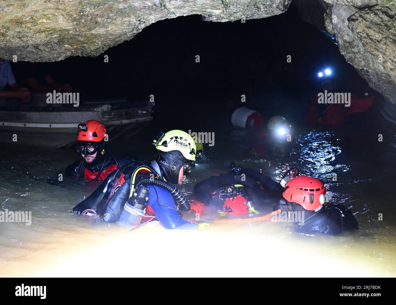 Hayingen, Germany. 21st Aug, 2023. A cave rescue team from Malteser ...