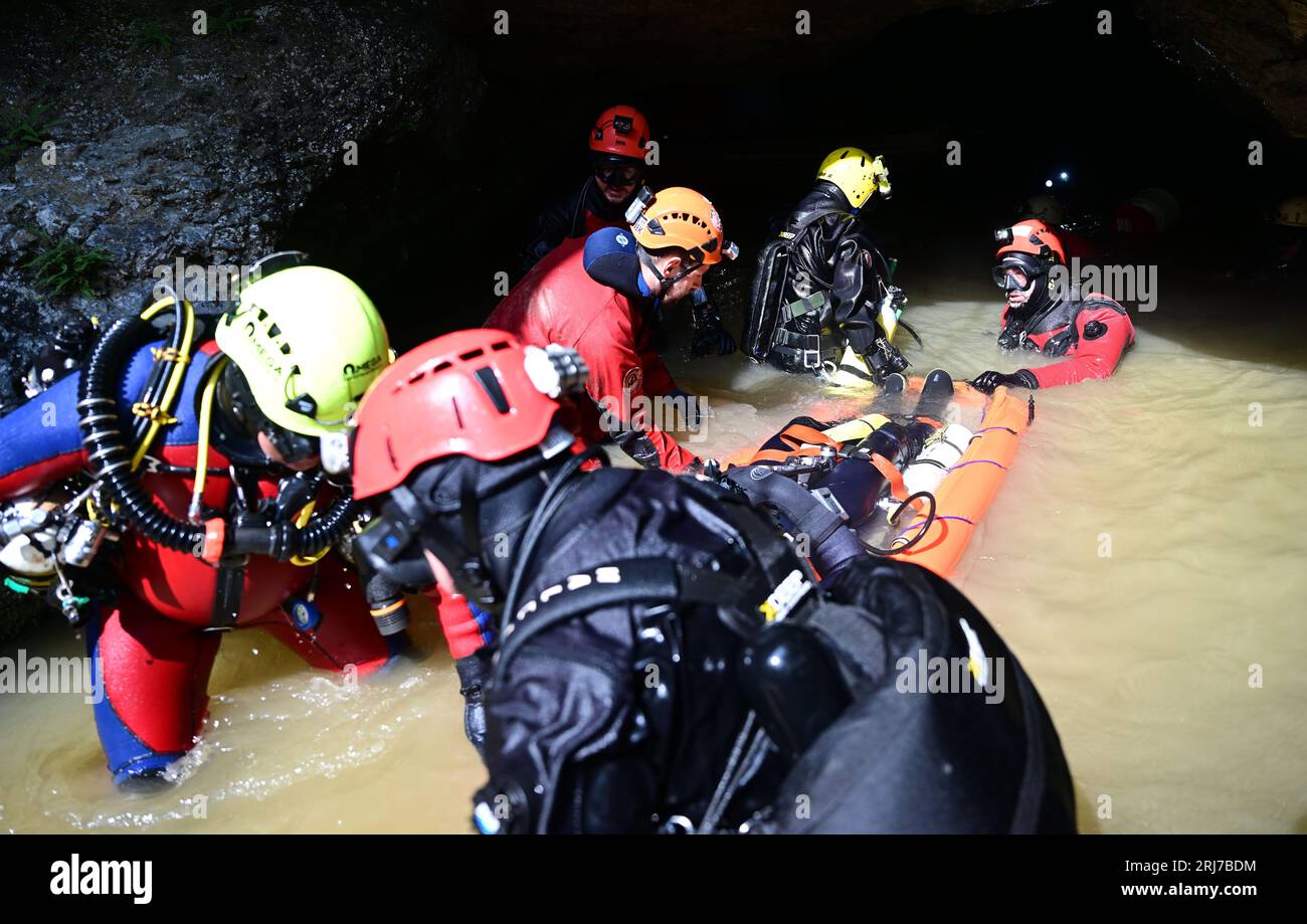 Hayingen, Germany. 21st Aug, 2023. A cave rescue team from Malteser ...