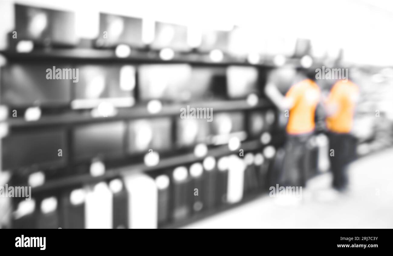 Electronics shop staff hi-res stock photography and images - Alamy