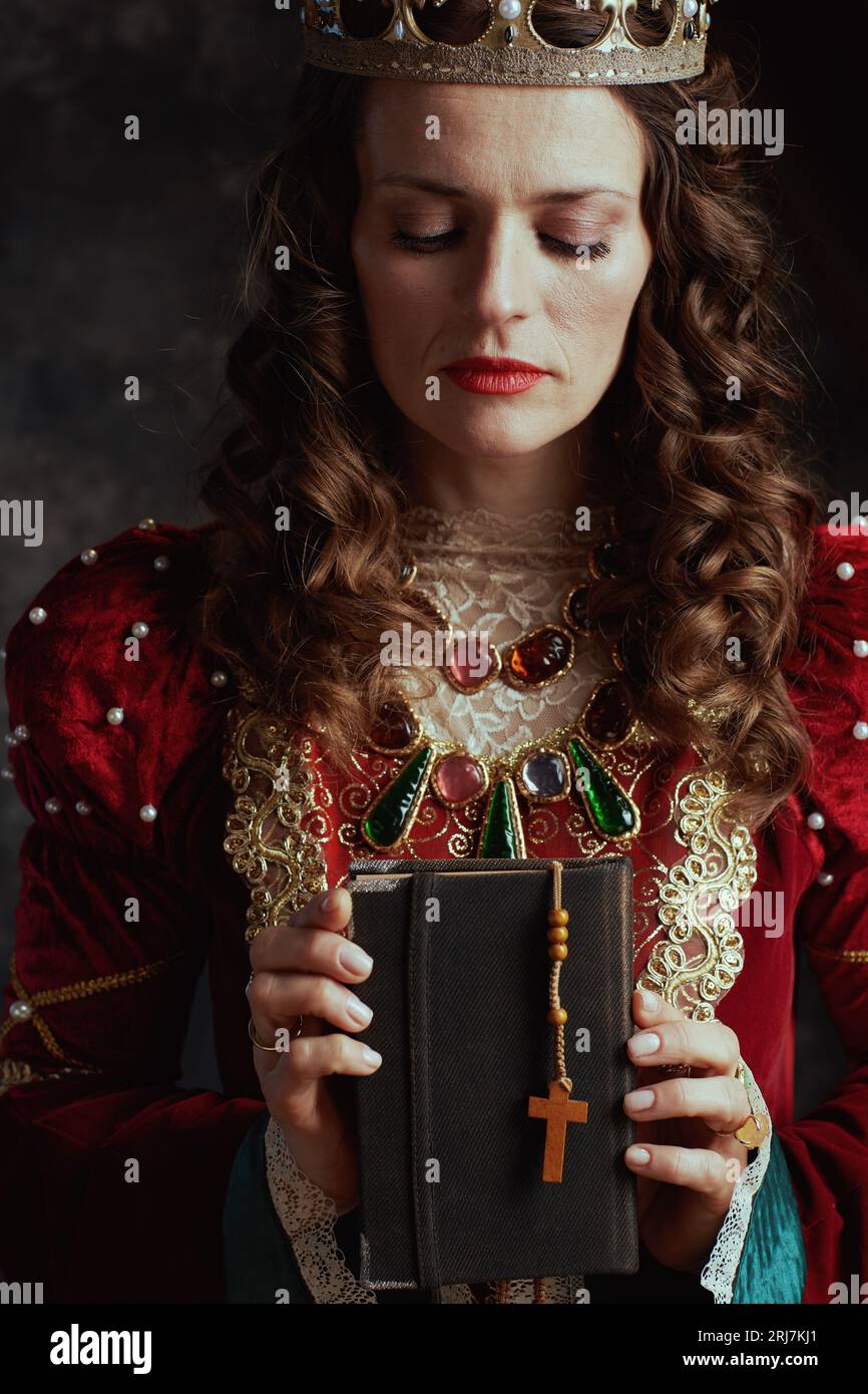 Learning how to pray the rosary hi-res stock photography and images - Alamy