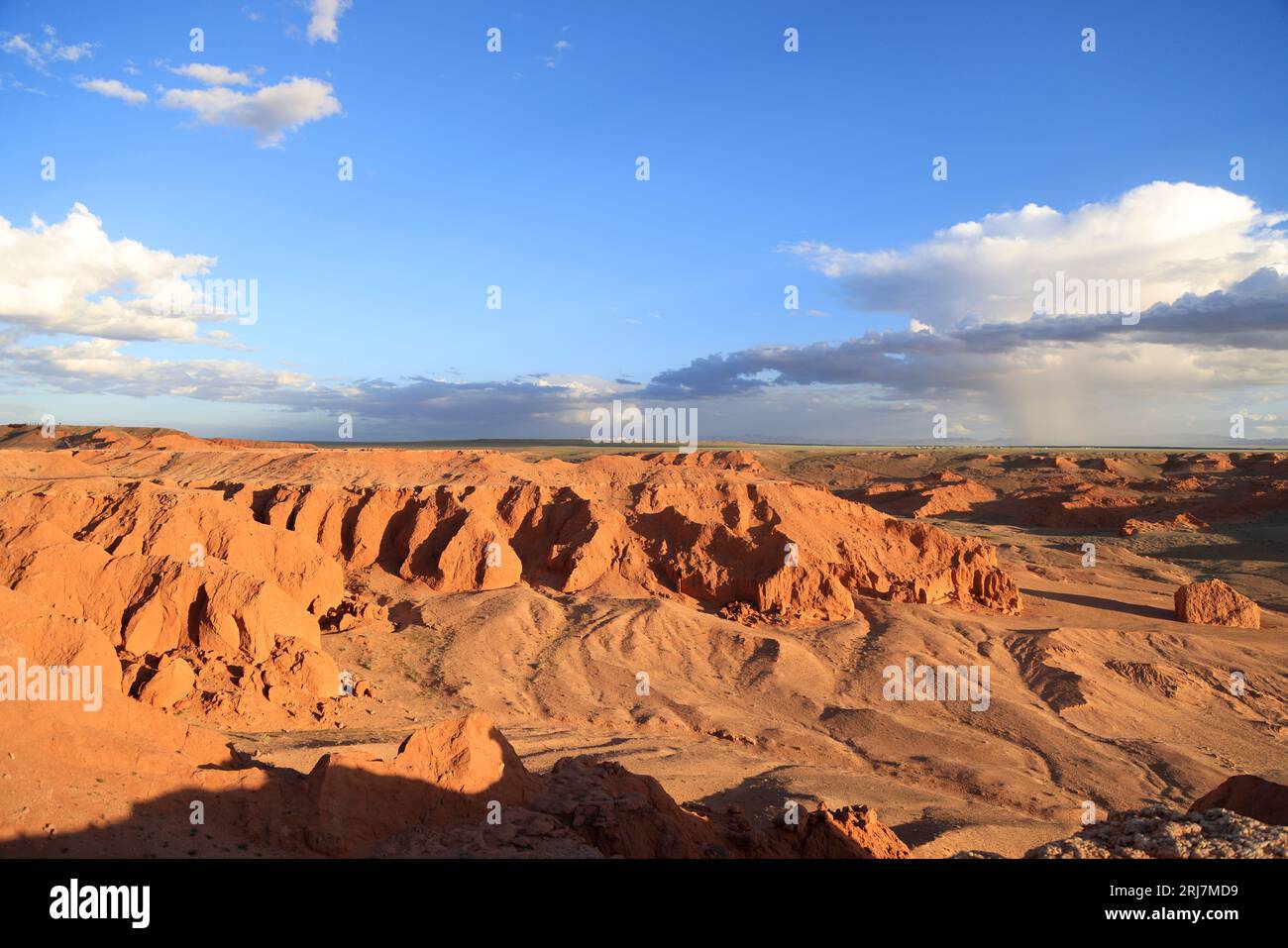 The rock formations of Bayanzag flaming cliff at sunset, Mongolia Stock ...