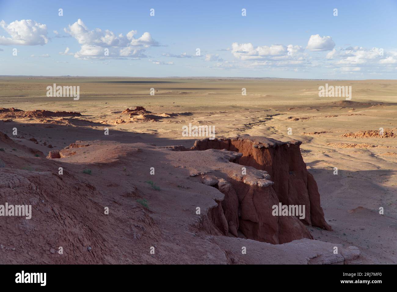 The rock formations of Bayanzag flaming cliff at sunset, Mongolia Stock ...