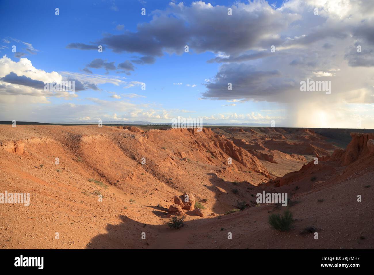 The rock formations of Bayanzag flaming cliff at sunset, Mongolia Stock ...
