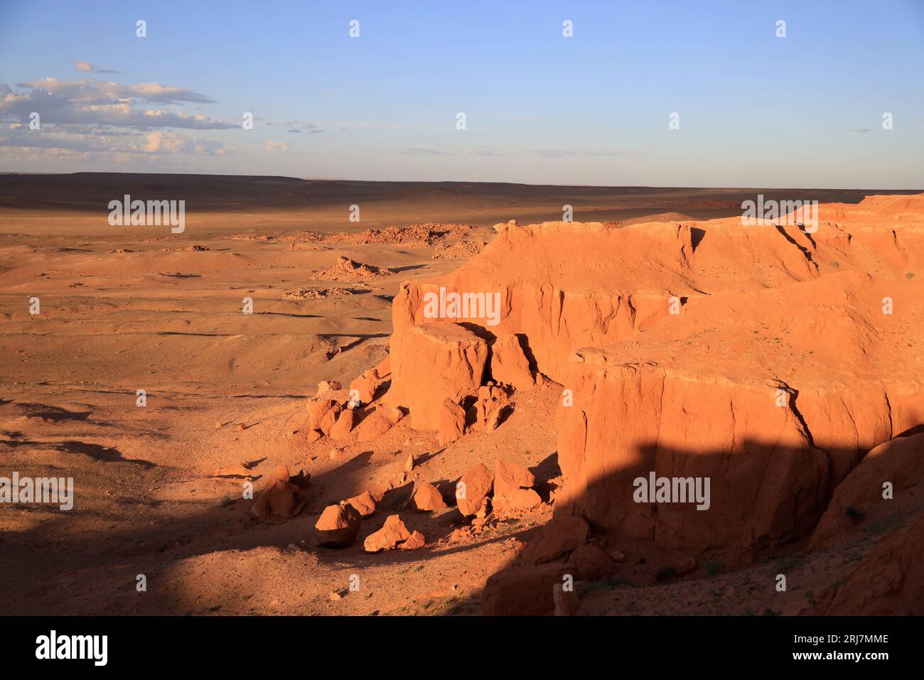 The rock formations of Bayanzag flaming cliff at sunset, Mongolia Stock ...