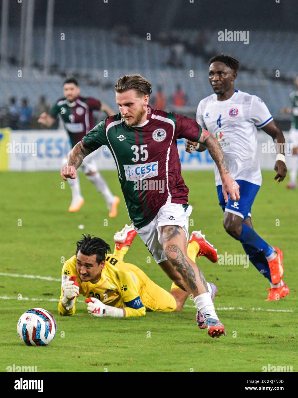 Kolkata, India. 16th Aug, 2023. Cummings (R) of Mohun Bagan Super Giant ...
