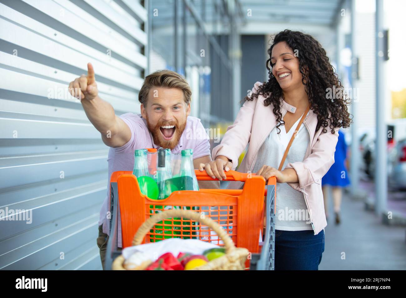Supermarket grocery run hi-res stock photography and images - Alamy