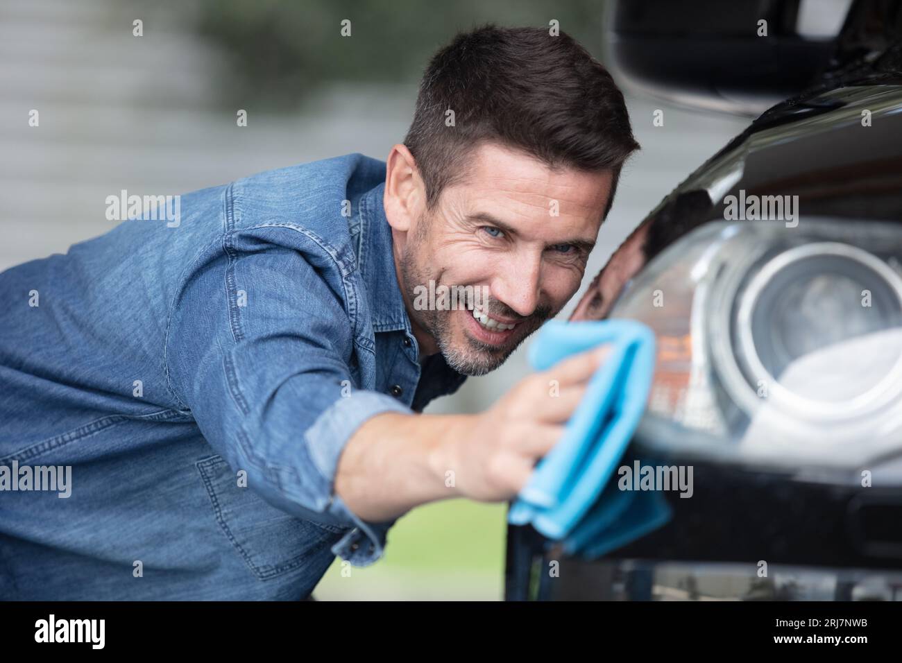 Worker polishing bumper car hi-res stock photography and images - Alamy