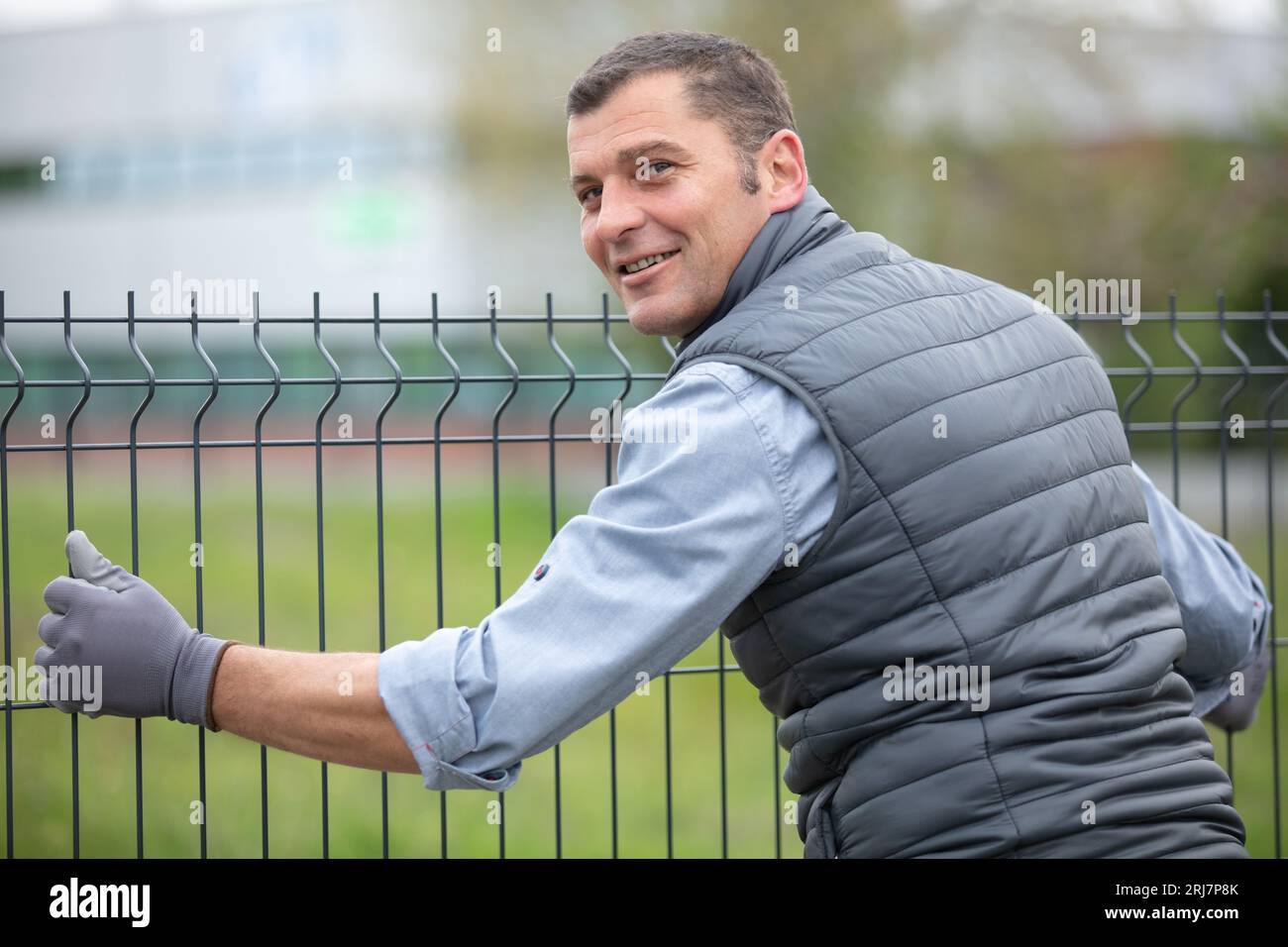 Installing fencing hi-res stock photography and images - Alamy