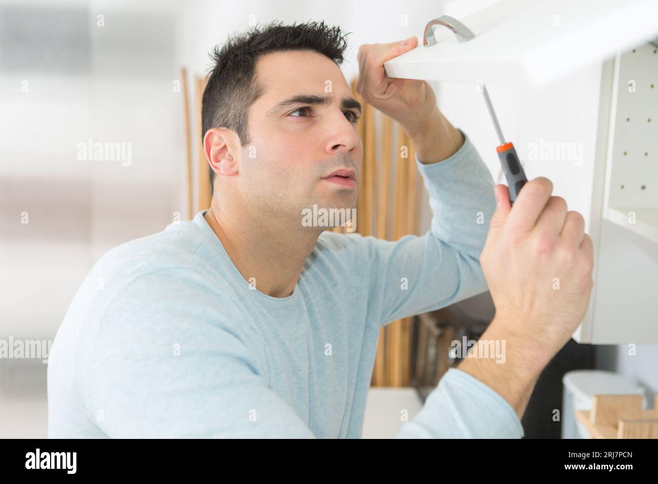 man putting together a furniture Stock Photo - Alamy