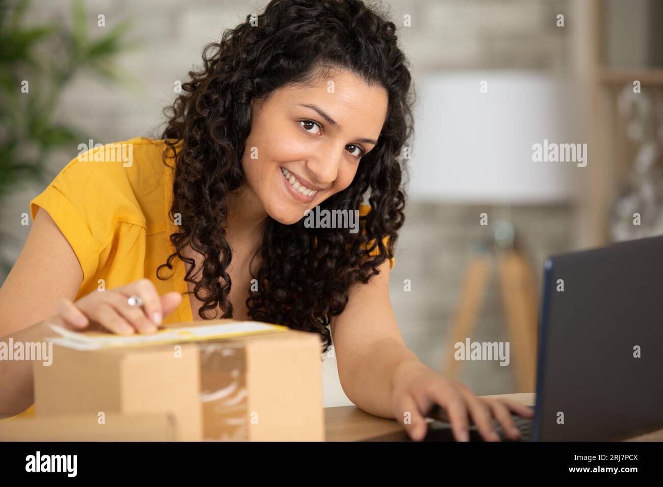 Sending parcel hi-res stock photography and images - Alamy