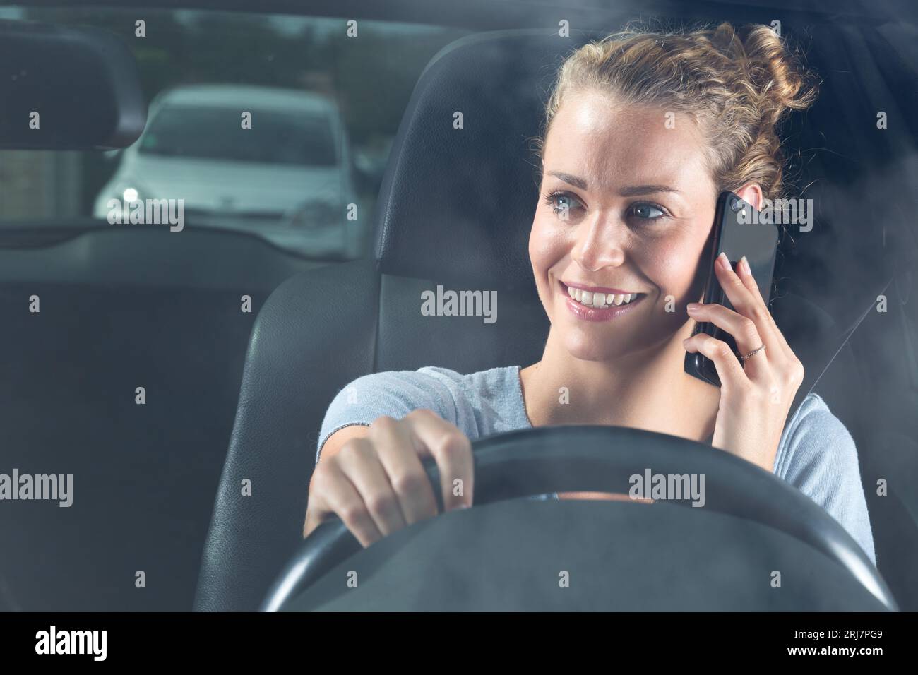 Woman traveler using smart hi-res stock photography and images - Alamy
