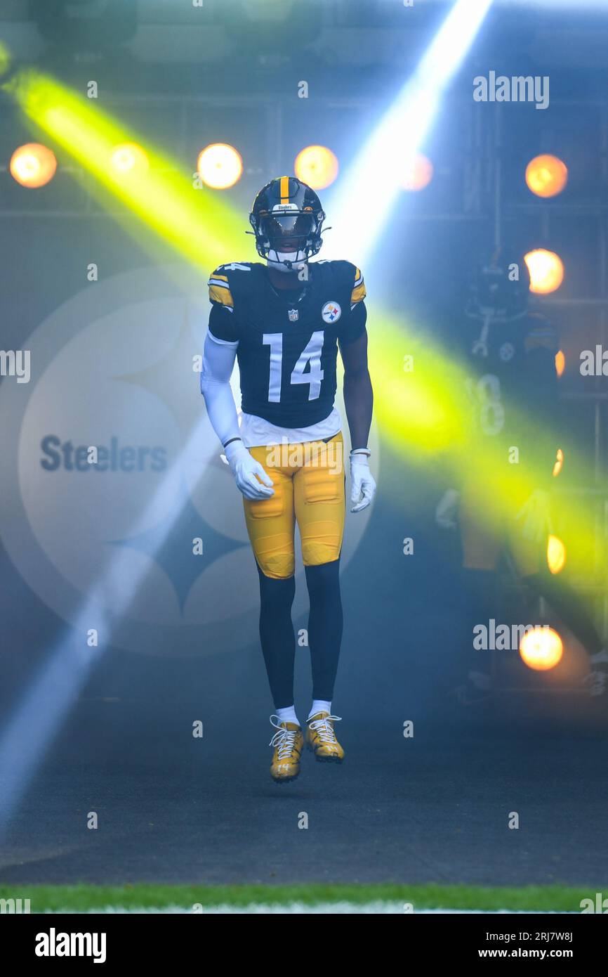 George pickens steelers entrance hi-res stock photography and images ...