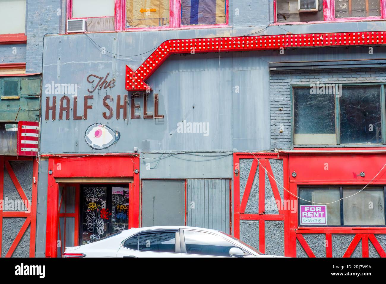 Shell signage hi-res stock photography and images - Alamy