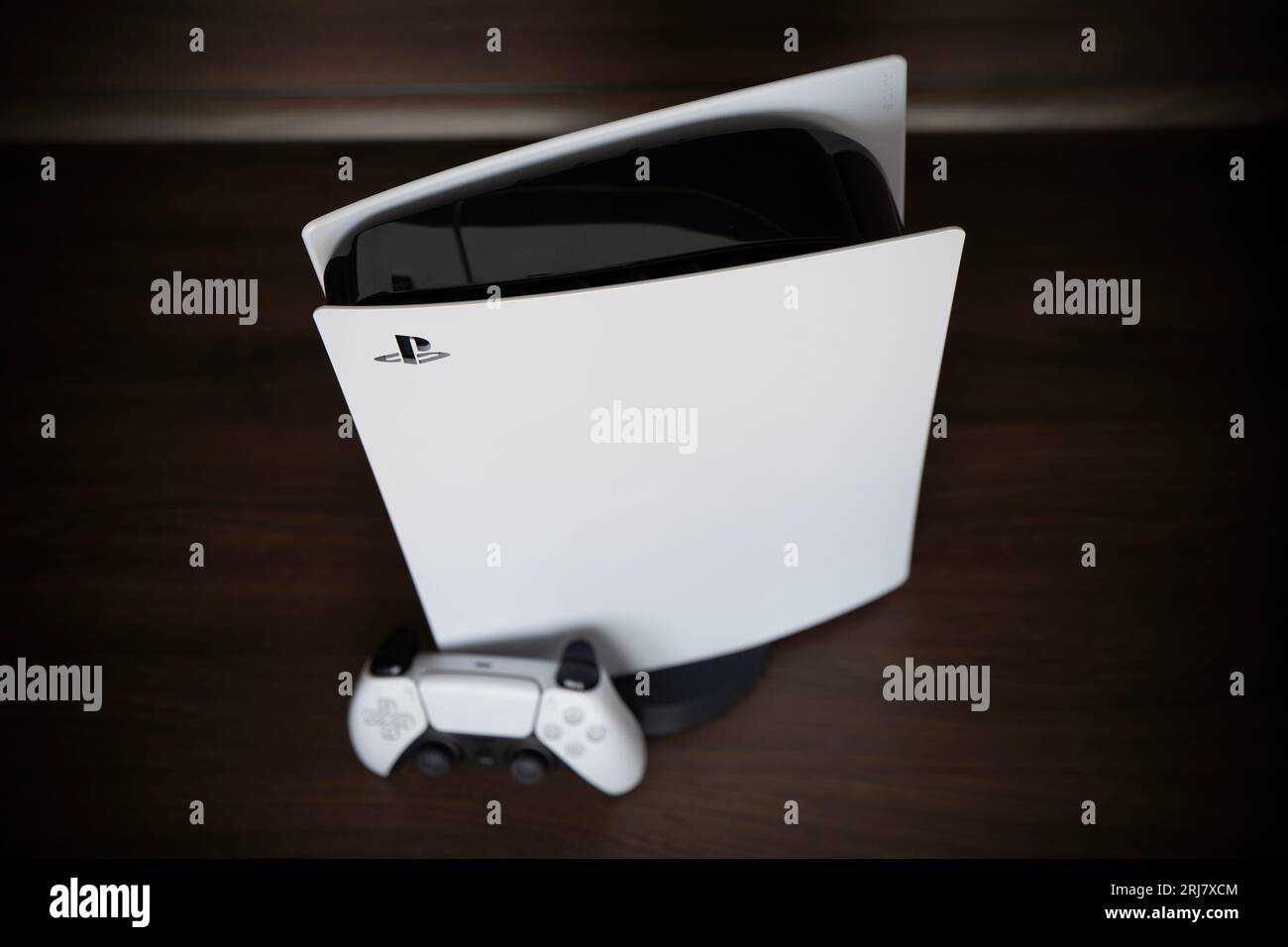 Dualsense controller hi-res stock photography and images - Alamy