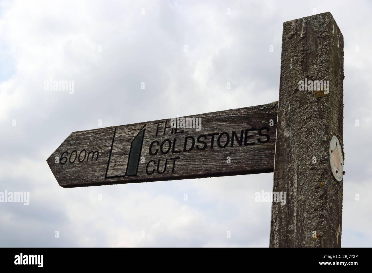 Wooden signpost showing direction of Coldstone Cut Quarry, Pateley ...
