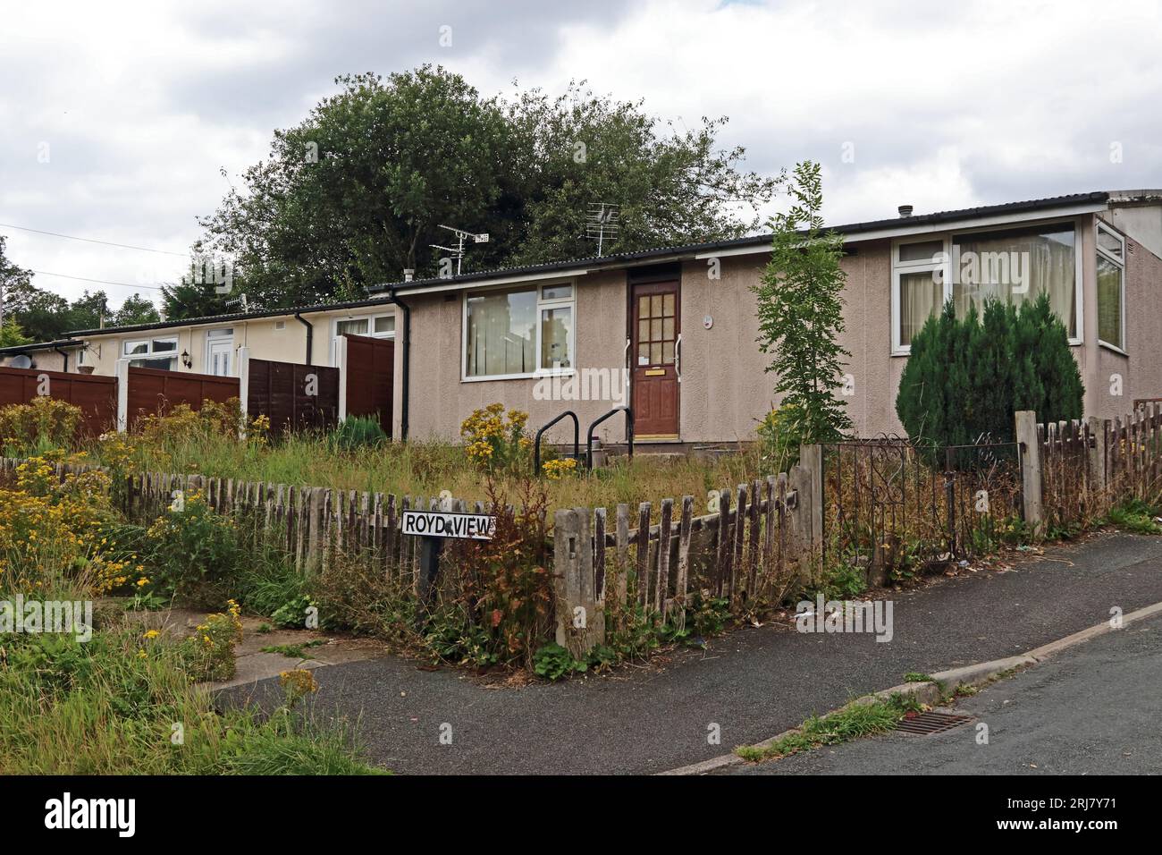 Post World War 2 prefabs, Mytholmroyd Stock Photo - Alamy