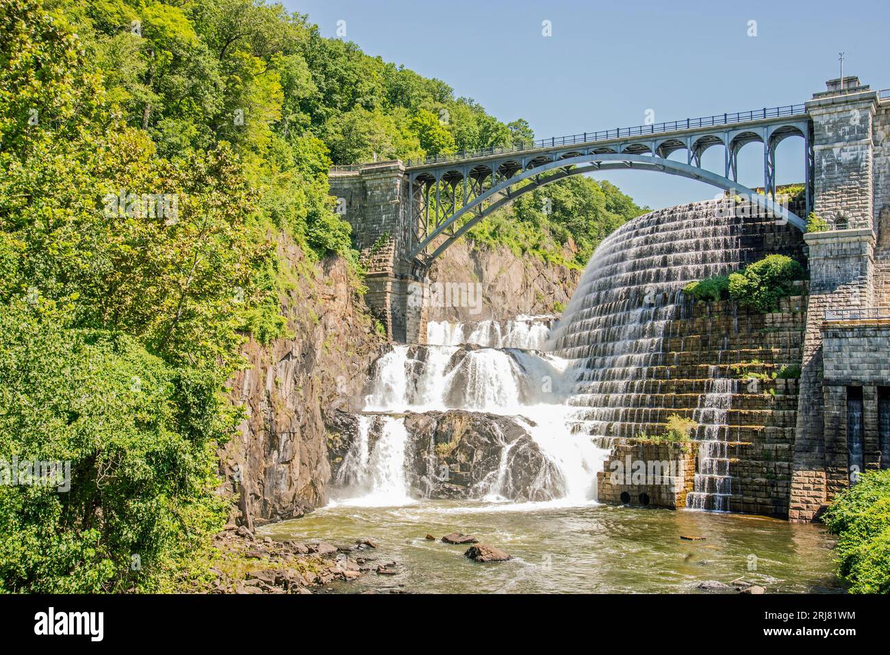 A view of Croton Gorge Dam in the summer Stock Photo - Alamy
