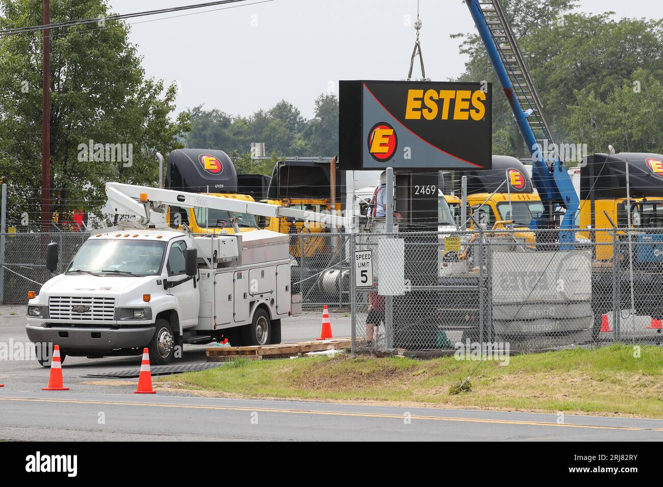 Estes express lines logo hi-res stock photography and images - Alamy