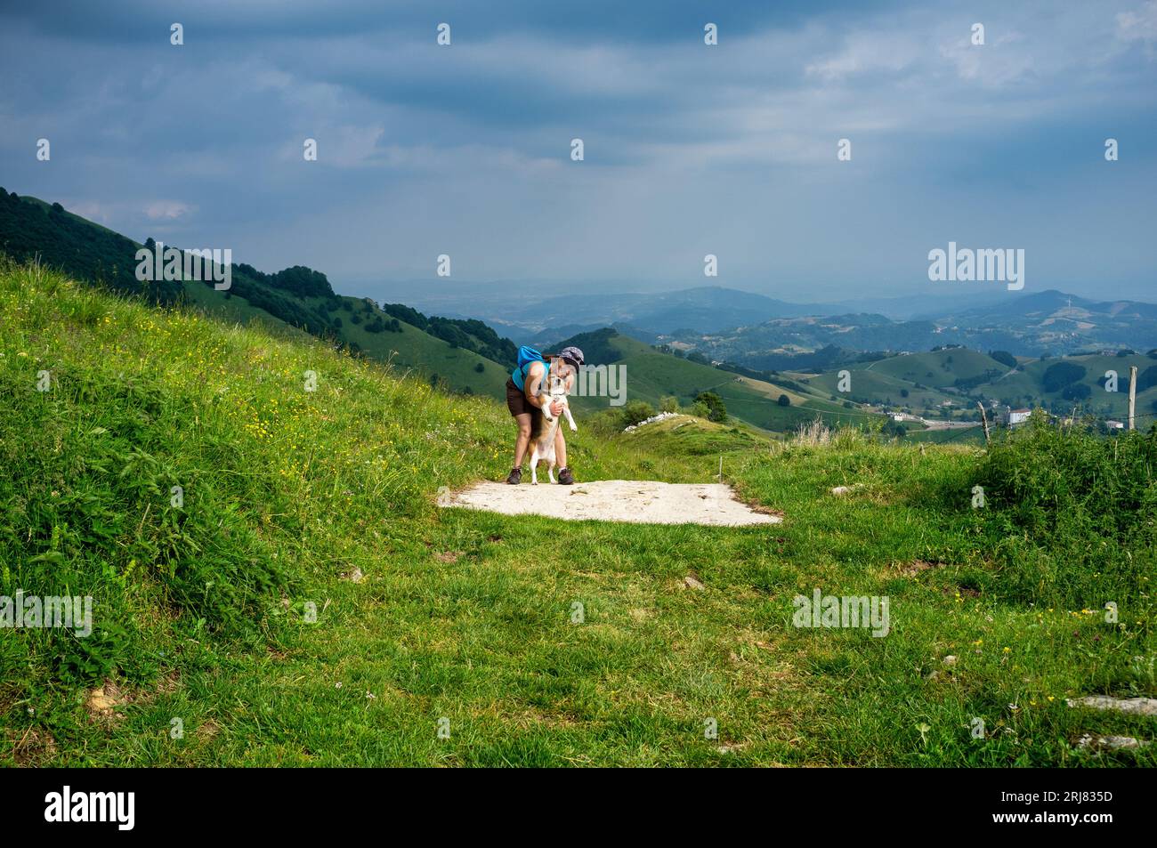Woman hugging her Beagle dog during a mountain hike Stock Photo - Alamy