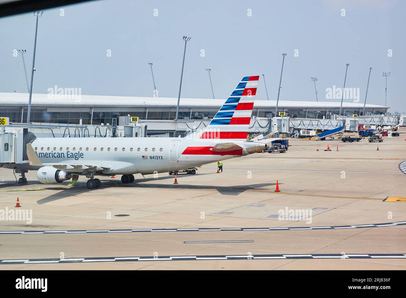 American eagle plane hi-res stock photography and images - Alamy