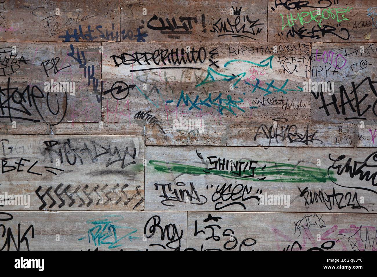 Graffiti urban expression pollution hi-res stock photography and images ...