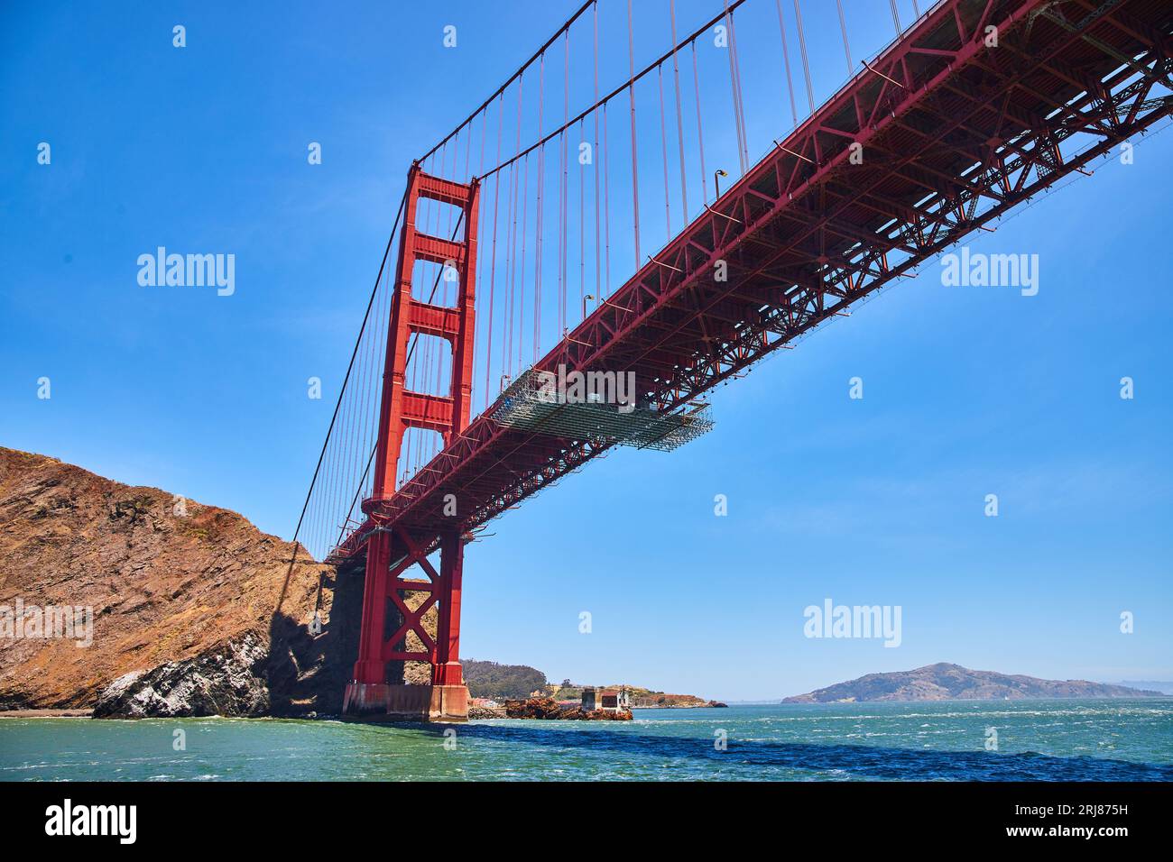 Underside golden gate bridge hi-res stock photography and images - Alamy