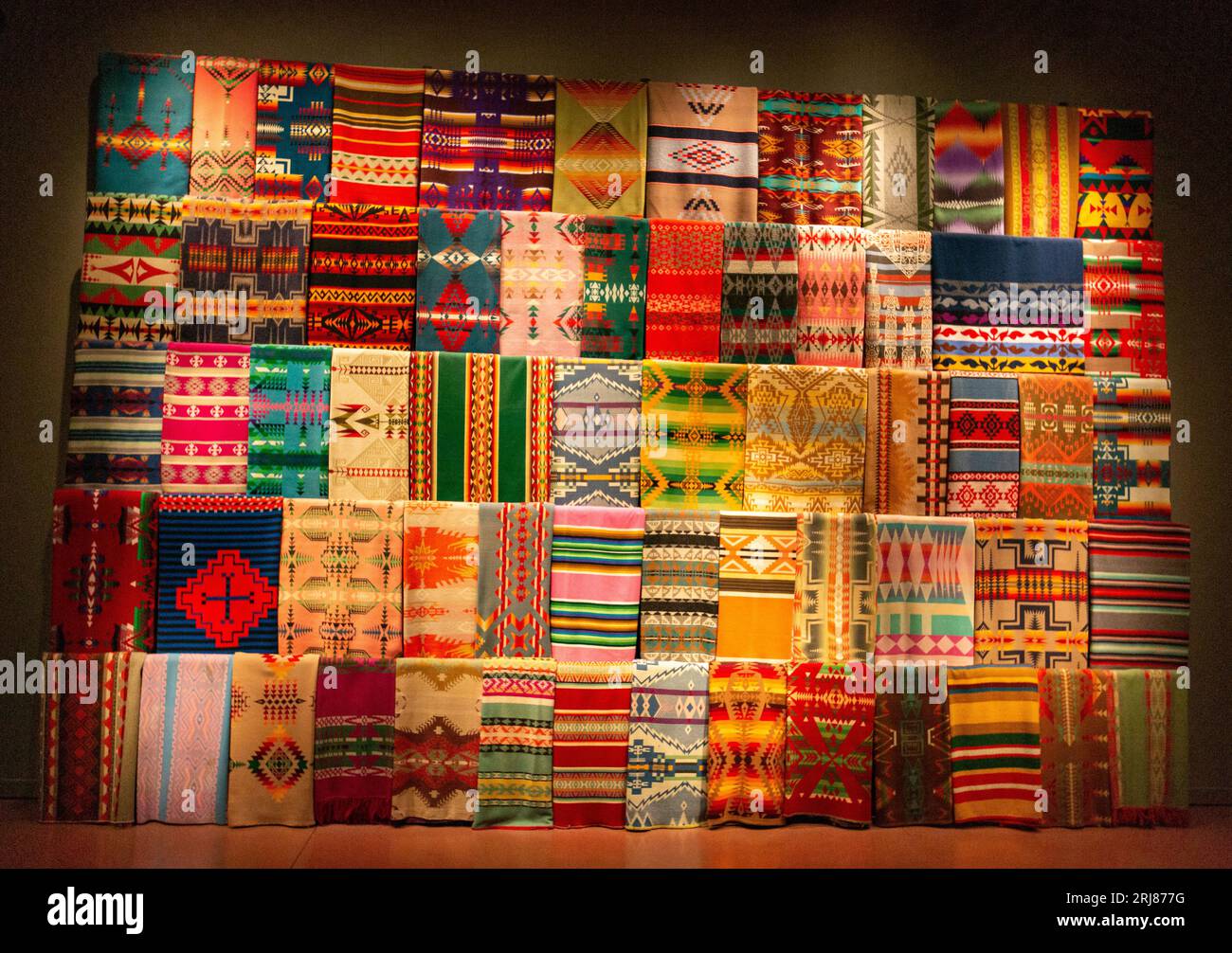 Native american art museum black hi-res stock photography and images ...