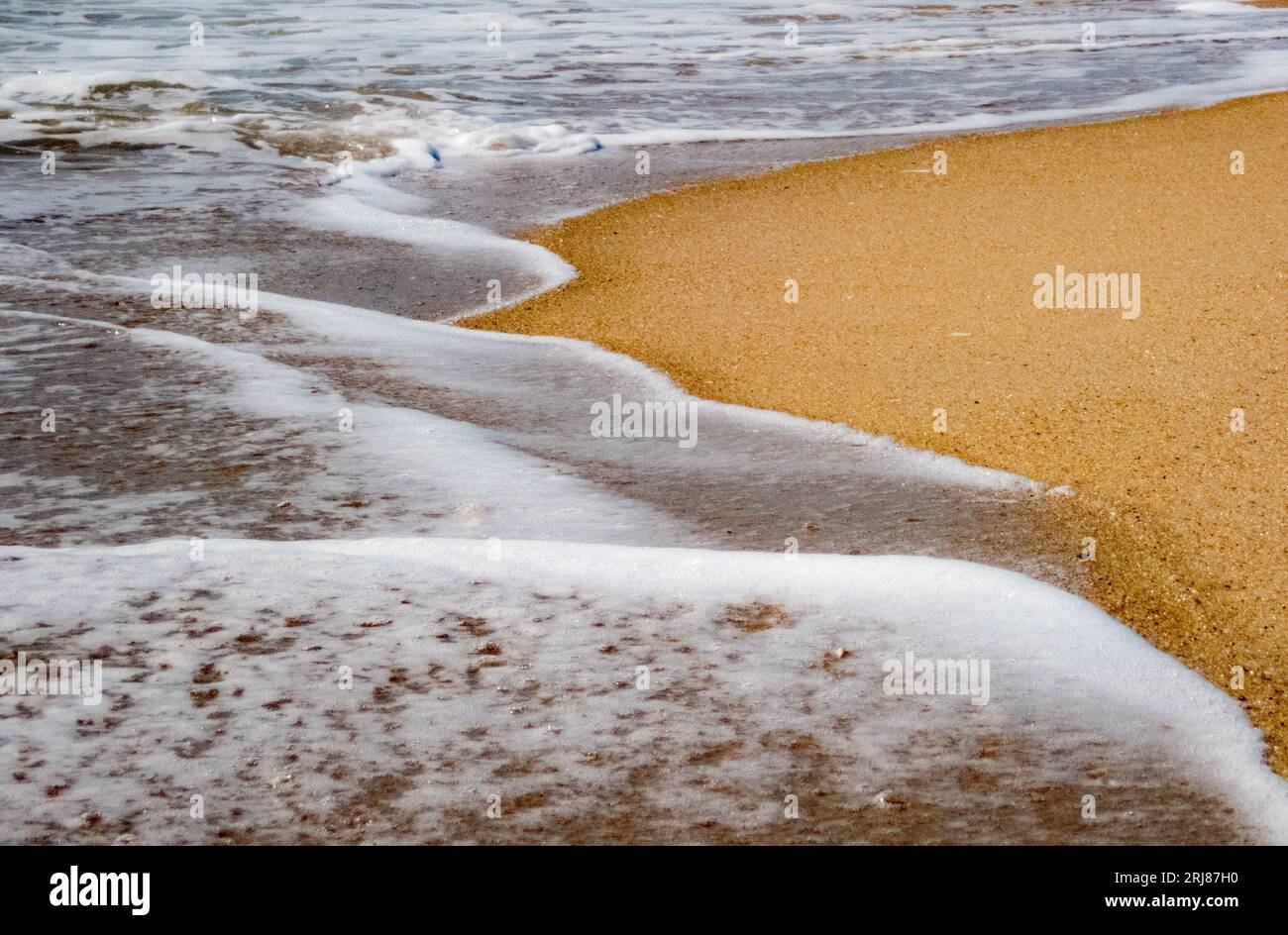 Crashing waves along beach hi-res stock photography and images - Alamy