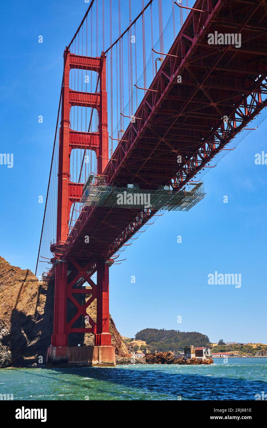 Underside golden gate bridge hi-res stock photography and images - Alamy