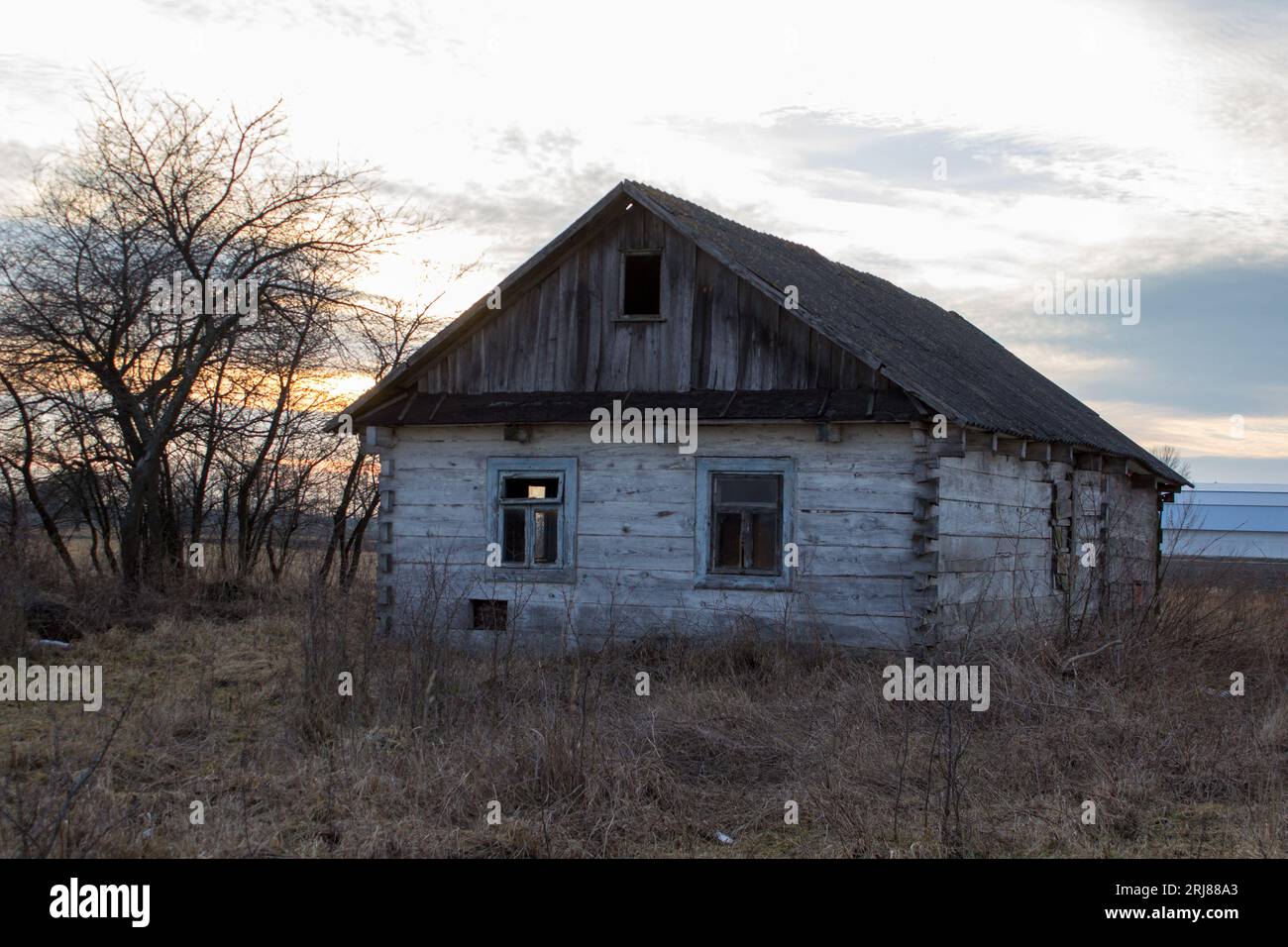 Old cabin in sunset hi-res stock photography and images - Alamy