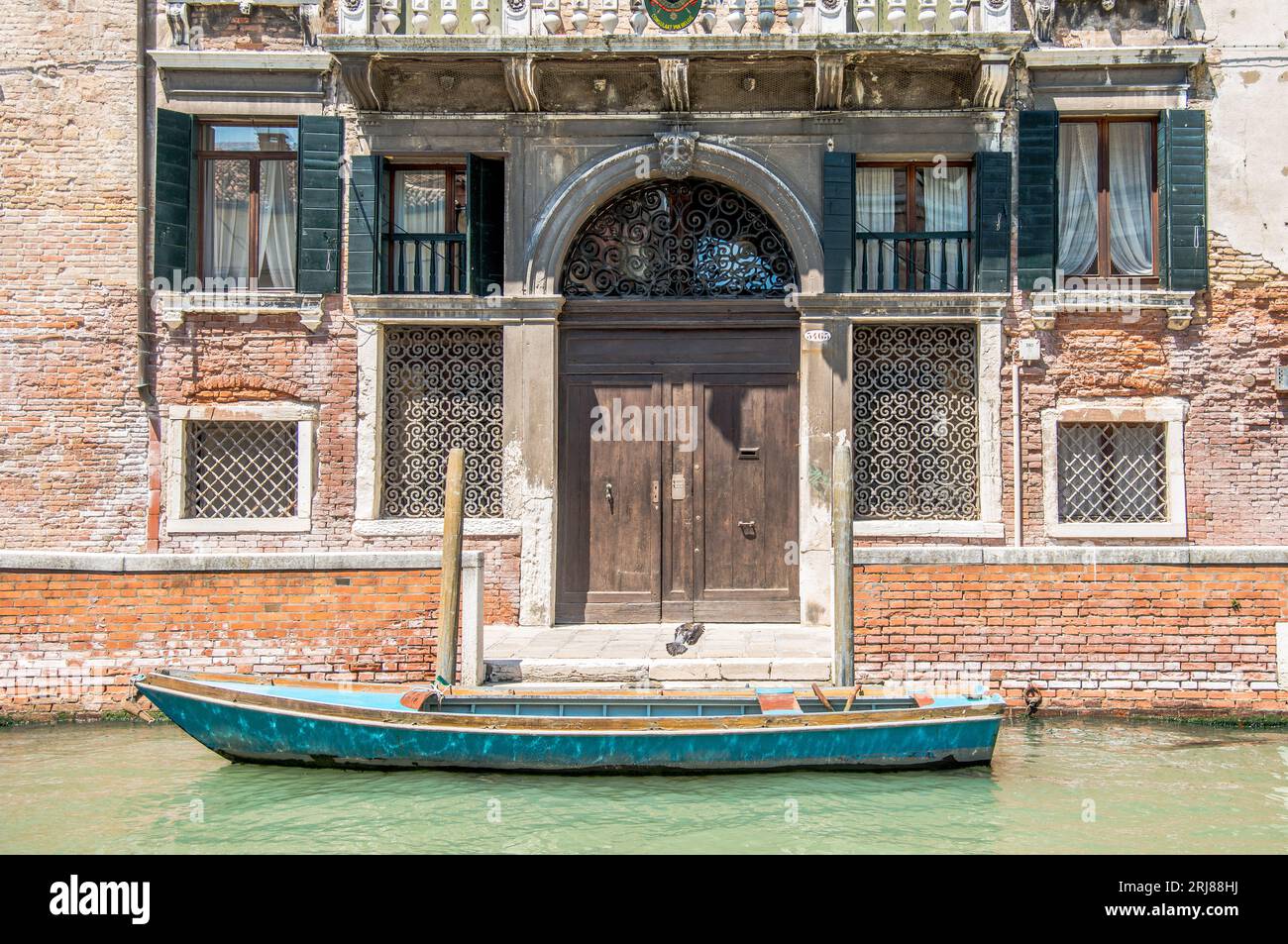 Ornamental front of a gondola Stock Photo - Alamy