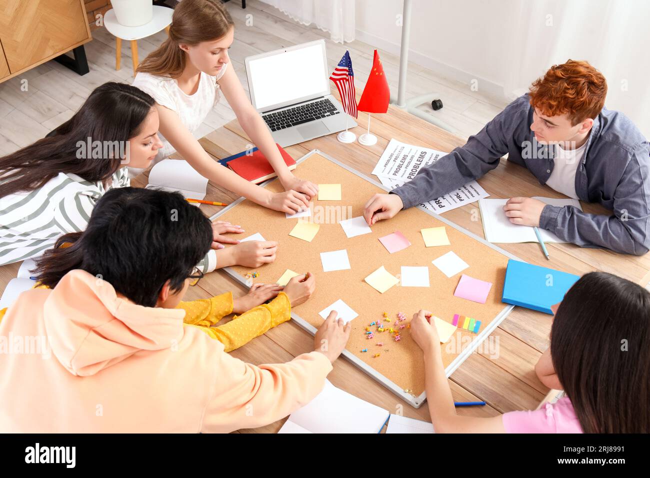 Group students studying foreign hi-res stock photography and images - Alamy