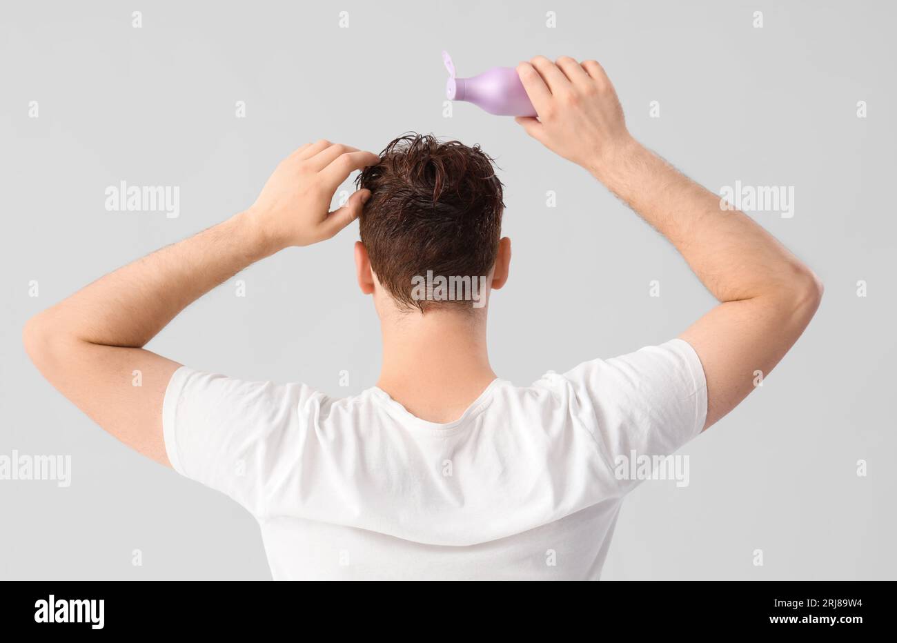 Applying shampoo hi-res stock photography and images - Alamy